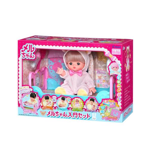 ●品番:4977554516225●入数:１セット●はじめてのメルちゃんに出会うお子様にぴったりのセット●メルちゃんはかわいいくまさんのベビーオールを着ています●たのしいお世話グッズがいっぱい！●「ミルク」「おねんね」「おむつがえ」などのお...