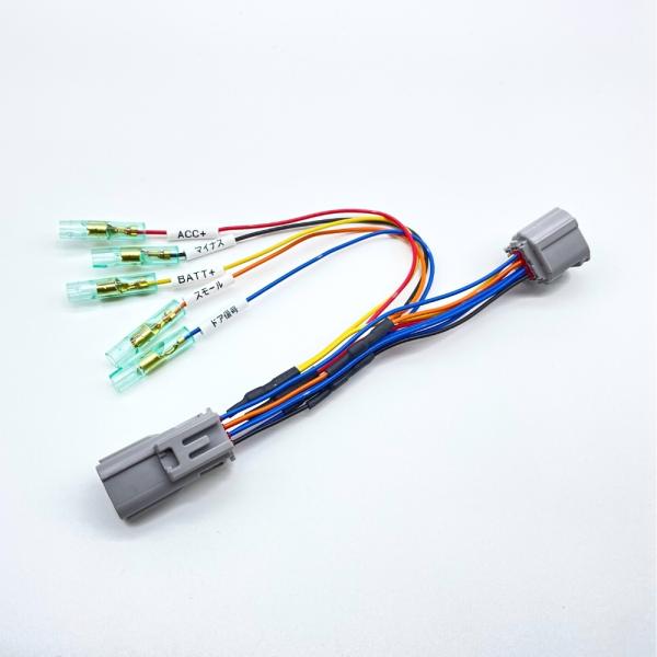 グローブボックス内または助手席キックパネル内にあるオプションカプラーに接続することで電装品に使う電源を簡単に取り出せます。すでに純正の電装品でオプションコネクターが使われている場合は、割り込ませて使用可能です。また、カプラーオンで割り込ませ...
