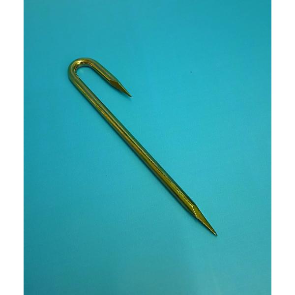 ブルーシートや防草シート等のシート類、トラロープ等を止めるのに使用します。また、テントやタープ設営時のロープ固定や園芸等にも使用可能です。【仕様】　　サイズ(mm)：φ6×L150材質：スチール仕上げ：クロメートメッキ