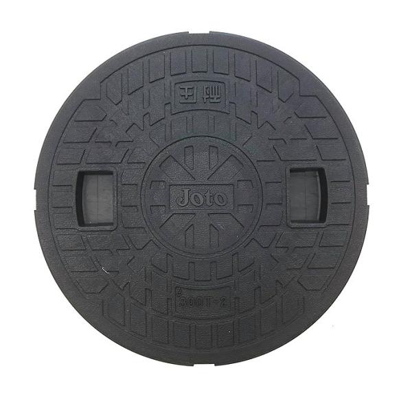 【特長】■宅内用の300φ丸マスの蓋として使用します。■耐圧2ｔで乗用車程度の通過に耐えます。■サビや腐りに強い外構製品に最適なリサイクル材が採用されています。■重すぎず軽すぎない適正重量で、取り扱いもとても簡単です。【仕様】タイプ：丸マス...