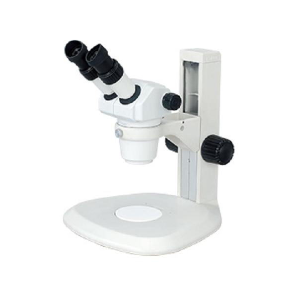 ※本体のみの商品となります。接眼レンズ、スタンド等は含まれておりません。※こちらの画像は、SMZ445とプレーンスタンドC-PSNです。《仕様》●ズーム変倍式(視度補正機構付き：両眼共)●総合倍率：8〜35x(接眼レンズ、補助対物レンズの交...