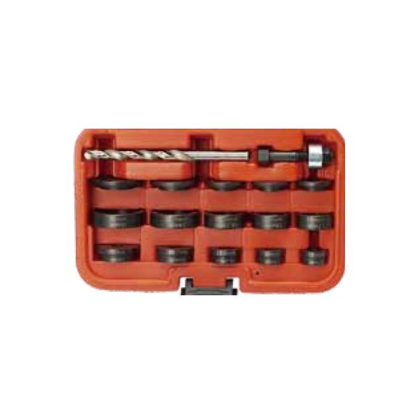 《仕様》●加工可能厚(mm)：5●穴径(mm)：φ17、φ18、φ18.2、φ19、φ20、φ22.5、φ24、φ26、φ26.7、φ32●質量(g)：640《特長》●塗装を損傷することなくバンパーにセンサー・ソナー類を取り付けるための穴開...