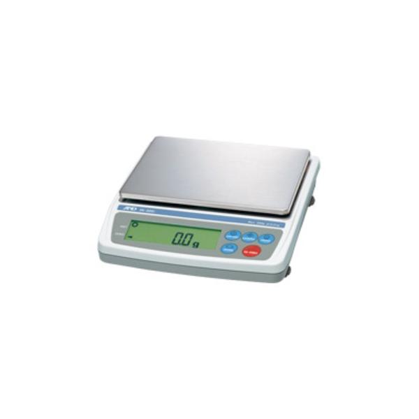 ●ひょう量　2000g●最小表示　0.1g●計量皿寸法　170(W)×133(D)mm●本体寸法　190(W)×218(D)×53(H)mm●本体質量 約1.5kg●RS-232Cインタフェース●g・個数・％モード●コンパレータ表示●ステン...