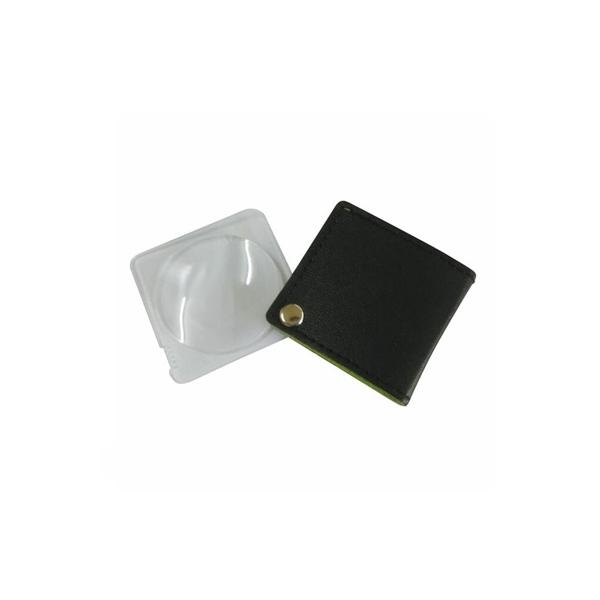 《仕様》●本体材質：PU●レンズ材質：アクリル●本体サイズ(mm)：閉 L57×W54●レンズ直径(mm)：φ45●倍率：X3●質量(g)：22《特長》●レンズをカバー内に収納できます。携帯に便利なポケットルーペです。●キズ防止コート処理が...