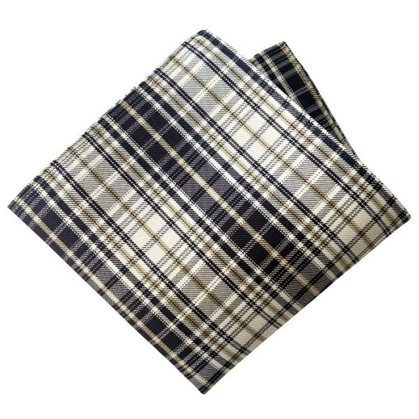 お得なSALE！タータンチェック柄ポケットチーフ シルク 西陣織 日本製細かく繊細なタータンチェック柄に、すっきりと洗練された配色。 ビジネスはもちろん、カジュアルスタイルのアクセントとしても効果を発揮し、スタイリング力をぐっと上げてくれま...