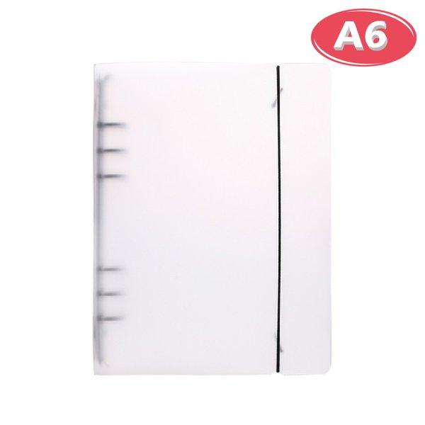 丈夫で使いやすい定番システムバインダーです。ゴムバンド付きですのでまとまりがよくバックの中でも散らばりません。シンプルなデザインでステッカーを貼ったり、クリアブックカバー＋お好みの台紙でカスタム♪オリジナルのバインダーづくりにも最適です。【...