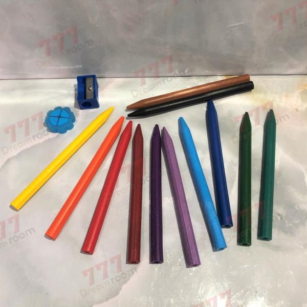 【セット内容】・プラスチッククレヨン×12色・消しゴム・シャープナー【サイズ】※1本あたり長さ：102ｍｍ太さ：7.8ｍｍ