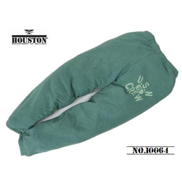 程よい厚みの9.7オンスのスウェットパンツです。裏毛(パイル)地仕様で、吸湿性、保温性が高く履き心地も抜群です。表地にはピグメント加工（顔料染め）を施し、ヴィンテージ感溢れる雰囲気に仕上げています。両サイドにはポケット付、ウエストはゴム＆紐...