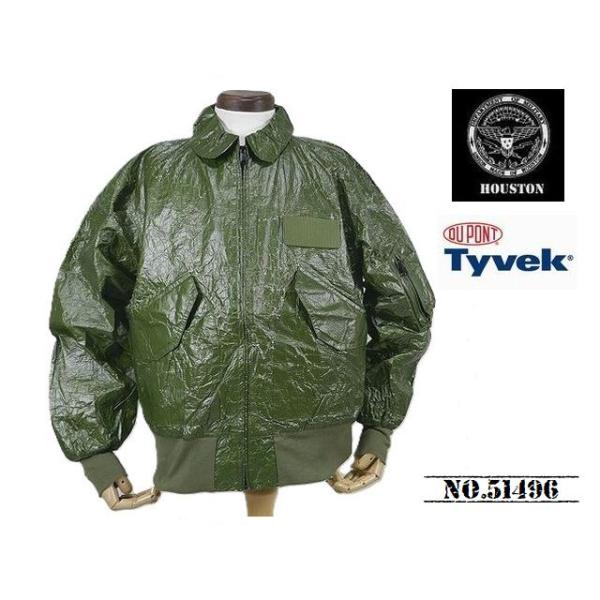 デュポン社のタイベックという、紙と布の両方の性質をもった素材を使用したペーパージャケットです。耐久性は布帛と同等ながら、紙のような軽さと透湿性、さらに軽微な撥水性も兼ね備えています。デザインはミリタリーのフライトジャケット、CWU36Pを採...