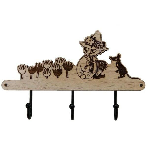 木製の素朴な色合いが特徴のキーハンガーです。裏側にマグネットが付いていますので金属部分に取り付けたり、押しピンなどで壁に固定し使用してください。　【商品仕様】ブランド名：サンファームメーカー型番：KC5221原産国／製造国：日本代表カラー：...