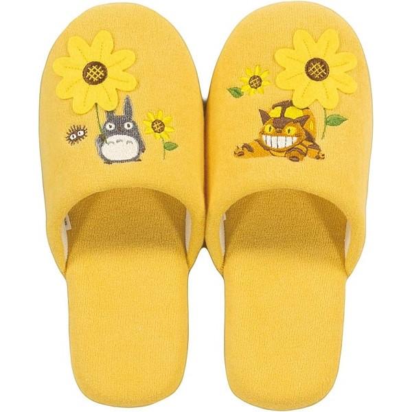 にんまりと笑うネコバスを刺繍で表現した楽しいデザイン☆存在感たっぷり！猫バスのトイレシリーズ『花のバス停』 センコー となりのトトロ ネコバス トイレ カバー 便座カバー ふたカバー  フタカバー ペーパーホルダーカバー スリッパ トイレタ...