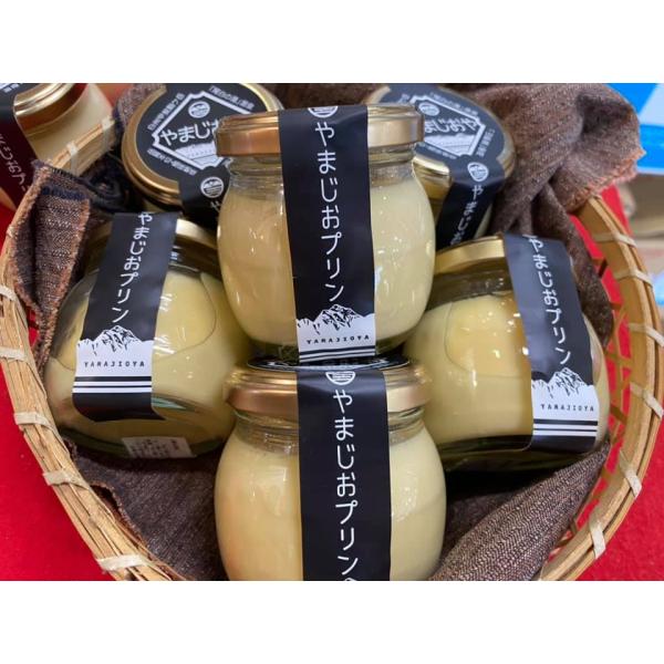 一口目普通のプリン？？？？？いやいや後から塩味がいい具合に来ます!!!!!なめらかで口当たりもよく食べやすいです。甲斐駒温泉”尾白の湯”は海水とほぼ同じ濃度の塩分を含んでいます。その源泉を丹念に煮詰めて作ったのが???信玄の涙????。すべ...