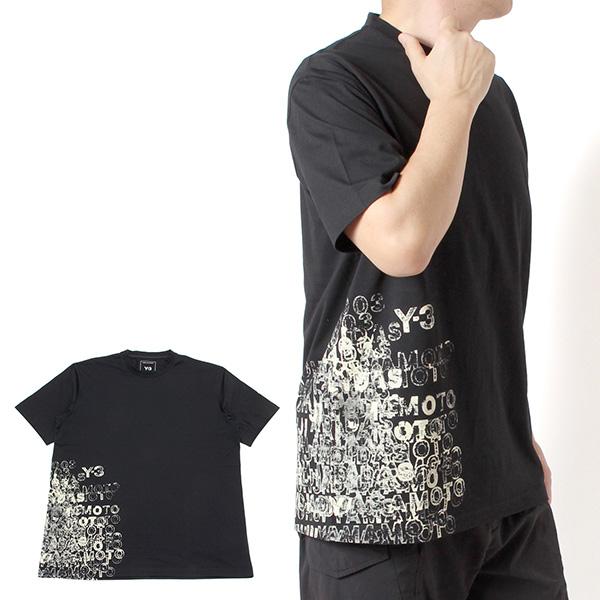 【発売日：2026年03月20日】・ルーズフィットのシルエットに期中には活躍間違い無しの新作Tシャツ・シングルコットンジャージーの着心地にボディ部分にはロゴグラフィックがアヴァンギャルド■モデル着用サイズ：M(身長:178cm 体重:69k...