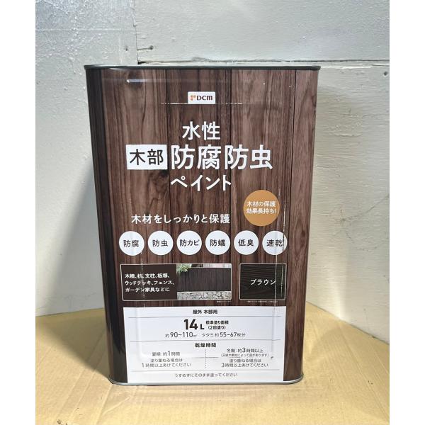 【商品名】木部防腐防虫ペイント　14Ｌ　ブラウン■基本説明●特長:木材防腐・防虫(シロアリ)・防かび効果に優れています。●水性のため臭気が少なく、乾燥が速い。●木目を活かす半透明仕上げ。●用途:木柵、杭、支柱、板塀、ウッドデッキ、フェンス、...