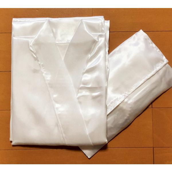 ●商品名  葬儀用品　仏衣　帷子（かたびら）　無地　サテン生地　●商品詳細  【サイズ】肩幅　62cm・袖32cm・丈140cm・身幅63cm【付属品】数珠・足袋・手甲・脚絆・三角布、六文銭入れ・頭陀袋・腰帯【その他】不況に伴い、葬儀をご家...