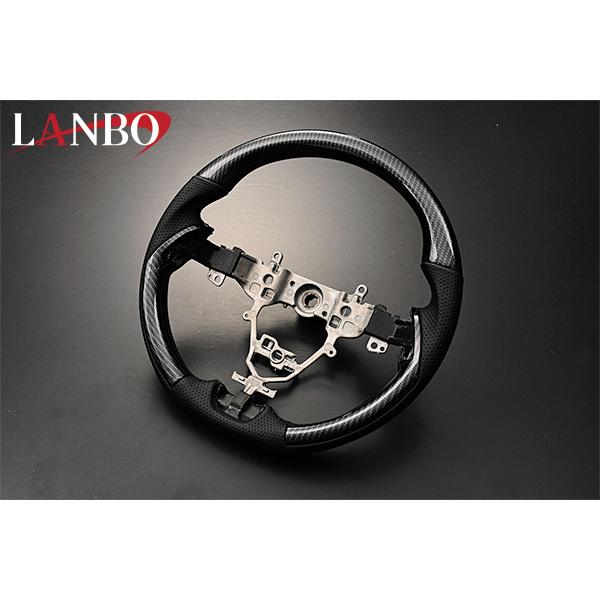 品番: SS05D車種: ジムニー型式: JB64Wカラー: カーボン調グリップ形状: ガングリップ備考: 本製品はステアリング本体のみの純正交換タイプになります。本体以外は純正部品（エアバッグ、バックカバー等）を移植してください。※ステア...