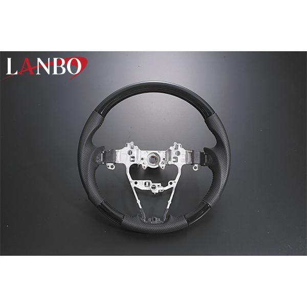 品番: SS02A車種: スペーシア / スペーシアカスタム型式: MK53Sカラー: 黒木目グリップ形状: ガングリップ備考: 本製品はステアリング本体のみの純正交換タイプになります。本体以外は純正部品（エアバッグ、バックカバー等）を移植...