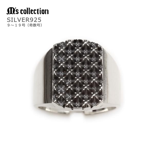 30周年記念特別モデル。ローマ数字で１０を現すXをモチーフにしたシリーズ。無数のスタッズをシールリングに配したフリーリング。ボリュームを抑え他デザインなのでメンズのピンキーリングとしてのスタイリングにもおすすめです。内側にはTriple X...