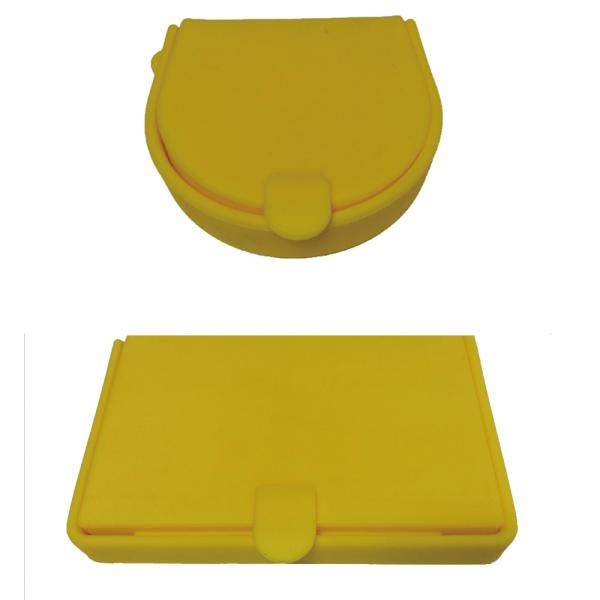 カード類はもちろん様々な物を入れることができます。　使い方はあなたのスタイル次第！