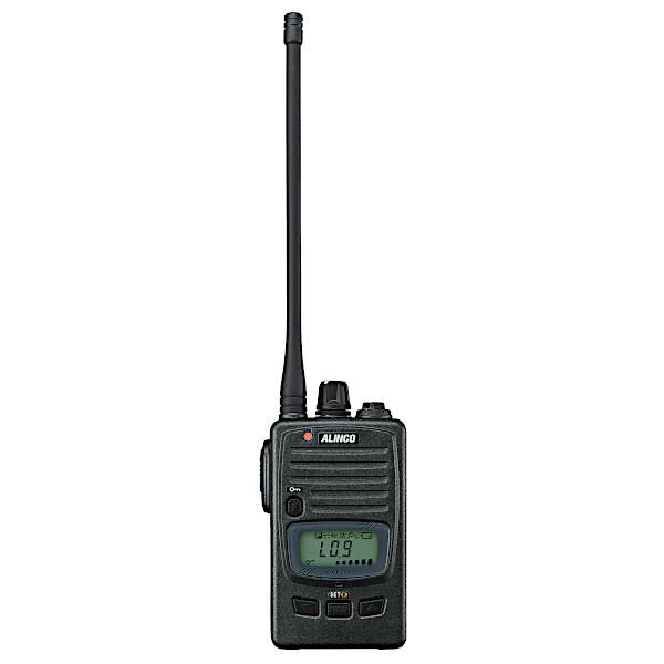 【インボイス対応済】単三電池1本で長時間駆動、IP67耐塵・防浸。CH自動設定のACSH機能も採用してレジャー、ビジネスから防災まで、どんなシーンにもピッタリな定番トランシーバー！中継器も対応しています免許や資格、申請は一切不要で通話料や電...