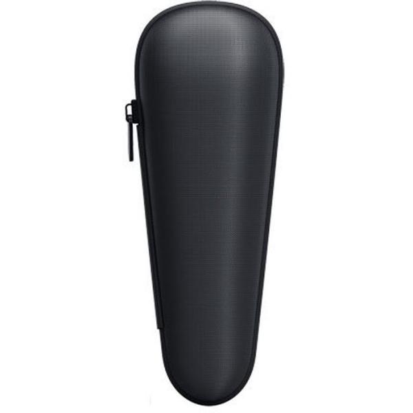 シェーバーを収納するケースです。黒の布地仕上げでファスナー開閉式となっております。