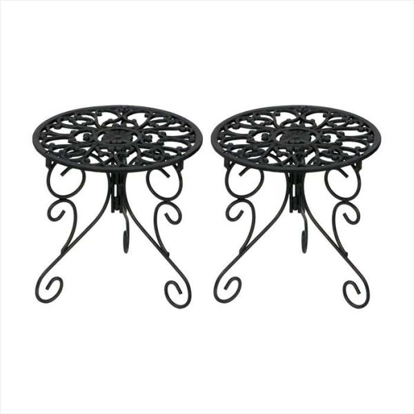 「優雅な透かし模様が空間を華やかに。使うほど味わい深い鋳物製スタンド」。繊細な模様が施された天板と、エレガントな曲線を描く脚部が美しい、英国風デザインのプランタースタンドです。置いておくだけでも存在感があり、お気に入りのプランターをさらに引...