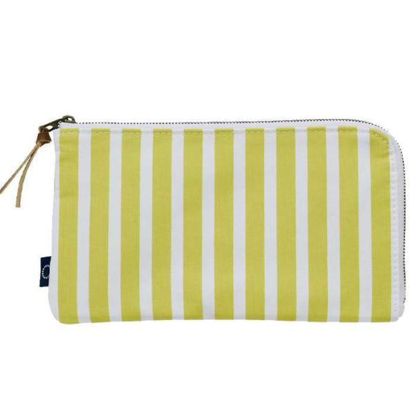 抗菌マスクポーチ。マスクを清潔に持ち歩くためのポーチ。マスクが綺麗に収まるポーチ。持ち物の中にすっと溶け込む、オシャレなテキスタイルを使用しました。清潔感のある爽やかなカラーです。ファスナーがL字に開くので出し入れもラクラク。引き手部分のレ...