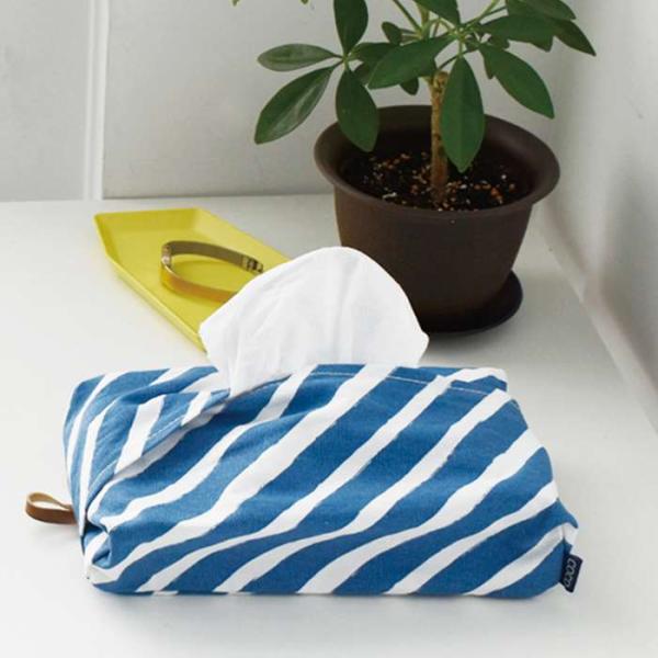 ティッシュカバー。ボックスを包み込むデザインのティッシュカバー。生活感の出やすいボックスティッシュをオシャレに目隠し。包み込むような形に仕上げたティッシュカバーです。生地を重ねてできたクタッと感が可愛い印象に。一般的なティッシュボックスをセ...