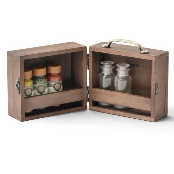 スパイスボックスSサイズ。落ち着いた雰囲気を纏うブラウンカラー。コンパクトサイズで持ち手付きなのでレジャーやアウトドア、BBQにもオススメ。