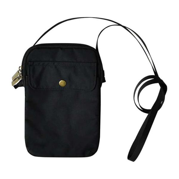 マルチショルダー。落ち着いたカラーのグログランナイロンの生地を使用しました。全面ポケットはフラップ付きで中身の飛び出しを防ぎます。ファスナーは大きく開くので中身の取り出しもスムーズ。内側にも仕分けに便利なポケット付き。