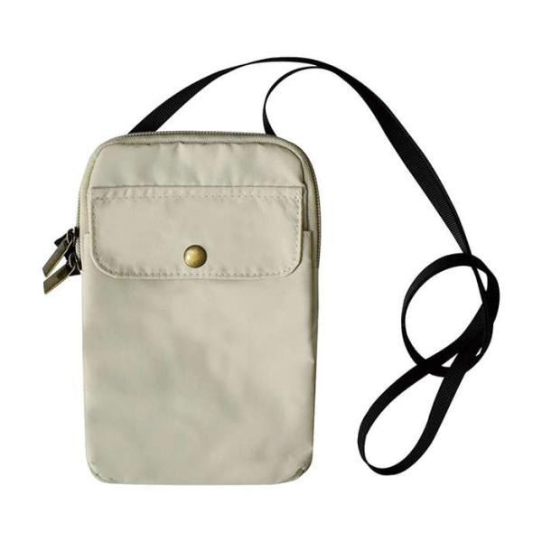 マルチショルダー。落ち着いたカラーのグログランナイロンの生地を使用しました。全面ポケットはフラップ付きで中身の飛び出しを防ぎます。ファスナーは大きく開くので中身の取り出しもスムーズ。内側にも仕分けに便利なポケット付き。