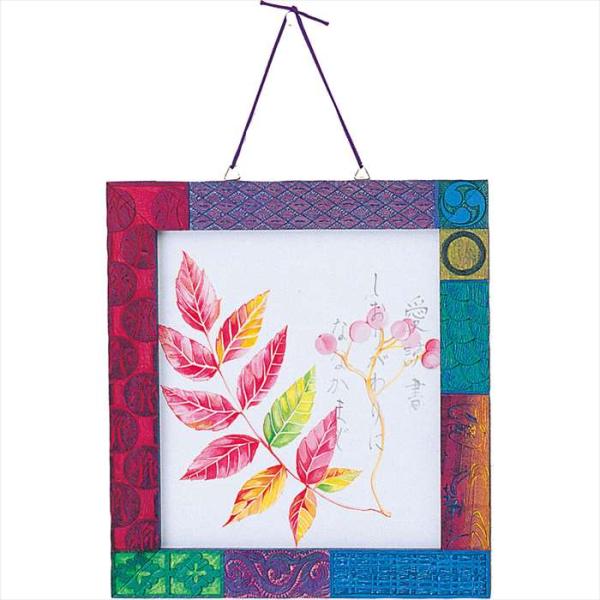 簡単に組み立てられる額縁のキットです。木の素材感を活かしながら、彫刻や着色で自由にデザインできます。色紙は付属していません。