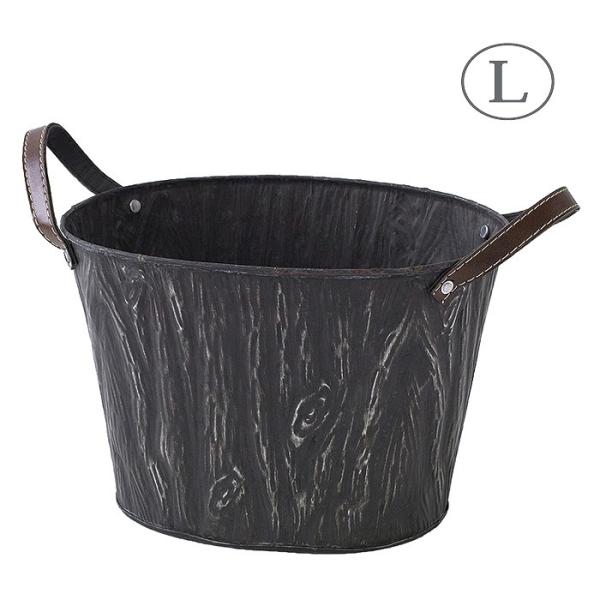 ブリキポット。木の模様がリアルなキコリブリキポット。木の幹のテクスチャがデザインされていて、触るとブリキとは思えない感触です。植物や花を入れると木の幹からあらたな命が芽生えるような感覚が楽しめるポットです。フェイクレザーのハンドルがアクセン...