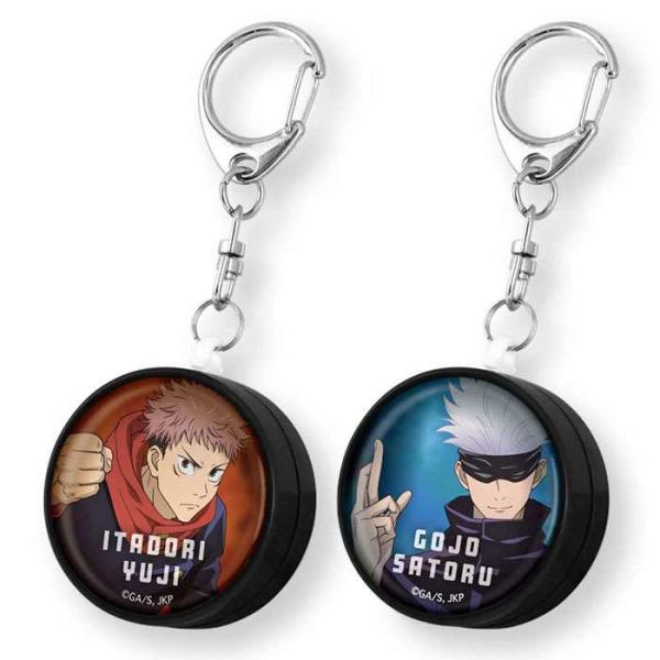 防犯ブザー。デザインは、虎杖悠仁 （4550213512396：BJK-14A）、五条悟（4550213512402：BJK-14B）、です。ブザー本体を下方向に引っ張るとブザー音が鳴ります。CR2032型電池2個使用します。