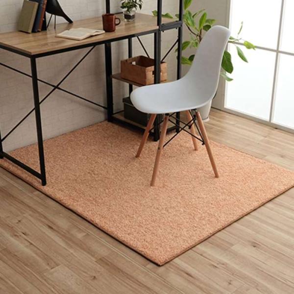 安心の日本製デスクカーペットです。表地のパイル部分にはナイロンを使用しています。ナイロンは強度や摩耗に強く,速乾性があり,また遊び毛も出にくいなどの特徴があります。抗菌防臭機能付きで,季節を選ばずオールシーズンご使用頂けます。しかも安心の防...