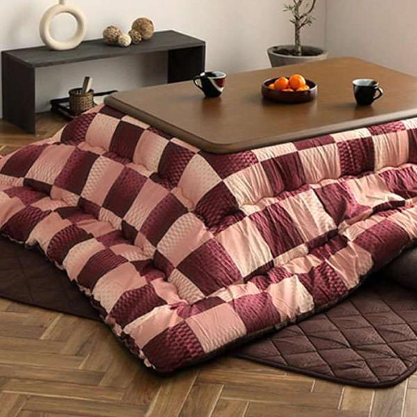 こたつ布団。サイズは約205ｘ245cm。カラーは、グリーン（4550317202872：6032819）、ピンク（4550317202964：6032919）、です。伝統の市松柄をモダンにアレンジしたこたつ布団。細かな起毛を施して桃の肌の...