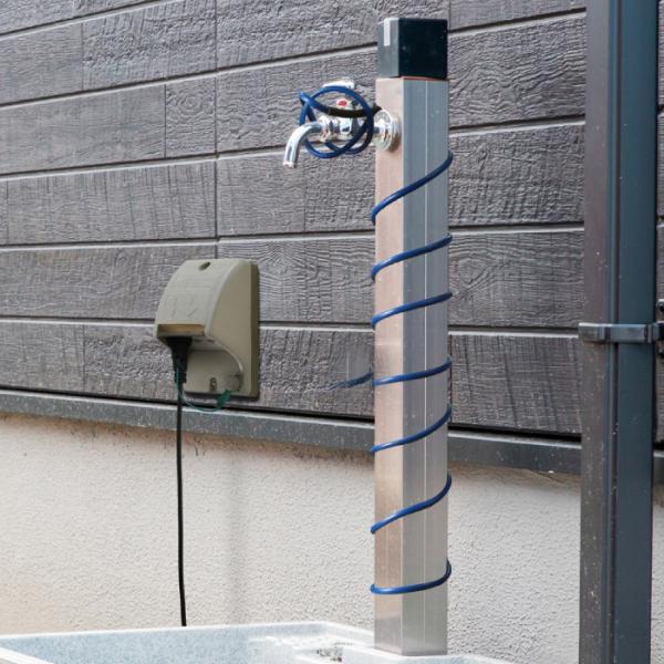 水道管に巻き付けるだけで厳冬の厳しい環境で水道管の凍結を防ぎます。屋外の水道管、玄関入口などの凍結防止に。