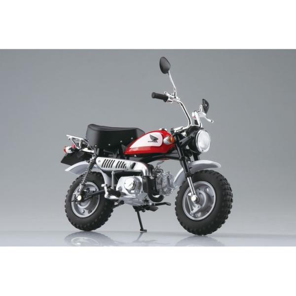 1967年から発売が開始された、Hondaモンキー。その中から1992年より発売された12V仕様のモンキーが登場です。シート形状や4.5Lタンク、サイドカバーなど、特徴的なシルエットを余すことなく再現しました。フレーム・タンク・ホイールはダ...