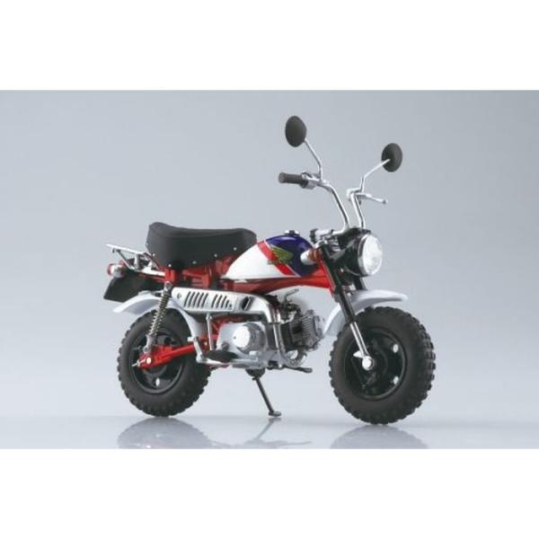 “名車オマージュな相棒” 完成品バイクシリーズに登場！1967年から発売が開始された、Honda モンキー。その中から2000年より発売されたモンキー・スペシャルが登場です。名車をオマージュしたカラーパターンやシート形状、サイドカバーなど、...
