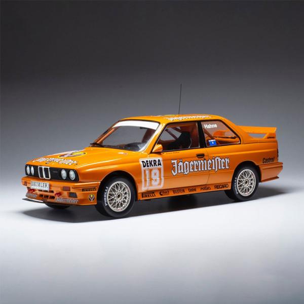 1/18スケールのミニカー。IXO 1/18 BMW E30 M3 1992年DTM #19 A.Hahne (Nurburgring)。