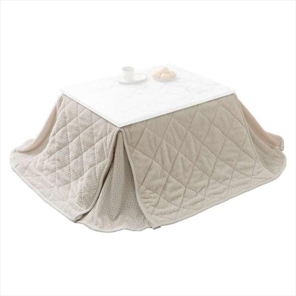 細かく編みこまれた立体感のあるニット柄が上品なこたつ布団。四隅にスリットが入った省スペースタイプなので、お部屋の圧迫感を軽減します。洗濯可能。