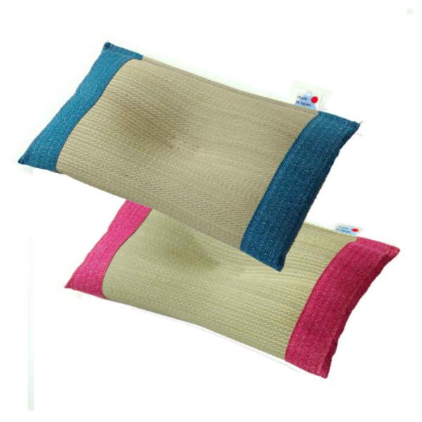 国産のイ草を使用したベビー、キッズサイズのイ草枕です。カラーバリエーションは、ブルー（JAN：4956642347958/型番：3625279）、ピンク（JAN：4956642347965/型番：3625379）です。保育園のお昼寝用として...