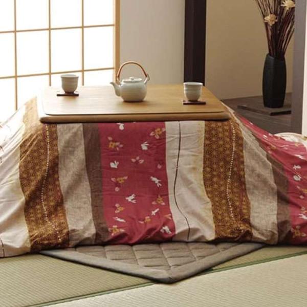 こたつカバー。サイズは約215ｘ295cm。カラーは、グリーン（4956642521778：5097289）、ローズ（4956642521808：5097389）、です。明るいうさぎ柄のファスナー付きコタツ掛けカバーです。洗濯機で洗えるので...