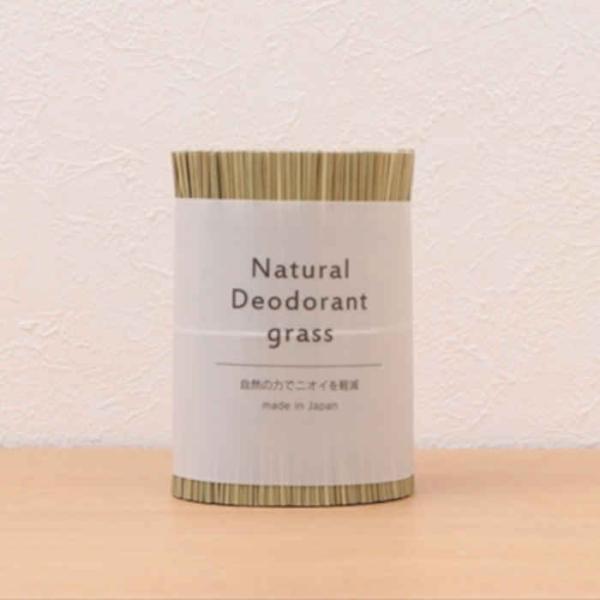 国産イ草100%の消臭剤です。イ草の良さをもっと多くの人に知ってもらいたいという想いから「デオグラス」は誕生しました。イ草の効能の一つである消臭効果を活用し、お車やお部屋でご使用頂けるコンパクトサイズに仕上げました。本品は日本国内で栽培、育...