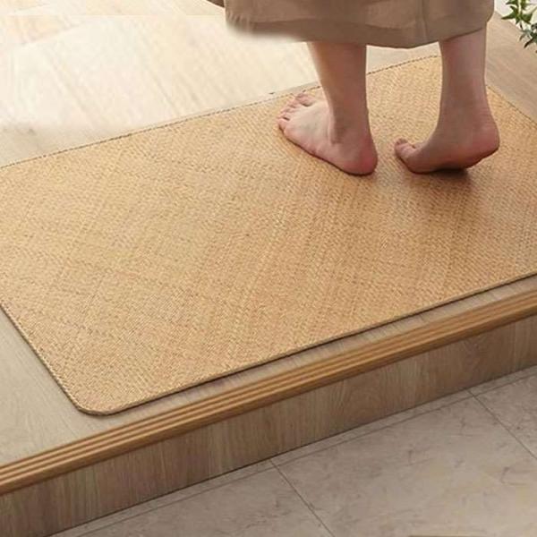 籐あじろ織り。玄関マットにおすすめの70ｘ120ｃｍサイズ。インドネシア原産の５年〜７年育成された籐（ロンティ）を使用しているあじろ商品です。夏を快適に過ごす素材として長年重宝されています。6畳編むのに3週間かかる手の込んだあじろ織り独自の...