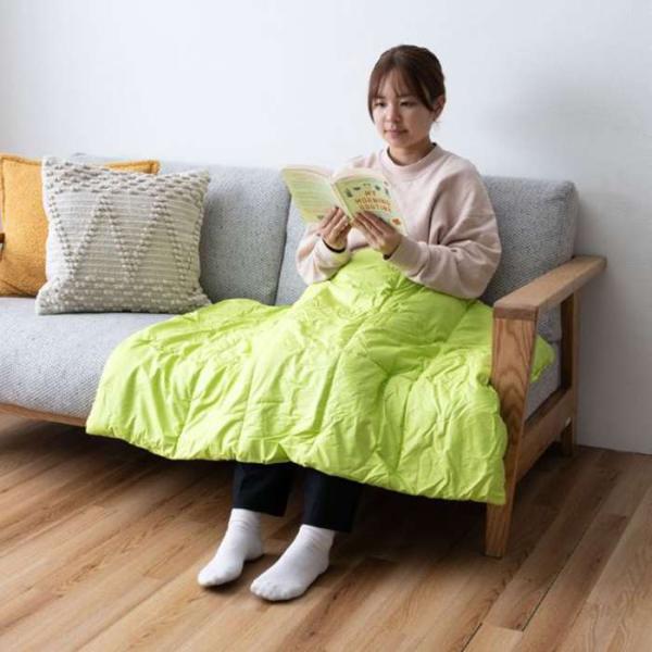 シンプルで使いやすいサイズ感、柔らかな肌触りで暖かく、軽量で持ち運びも便利。