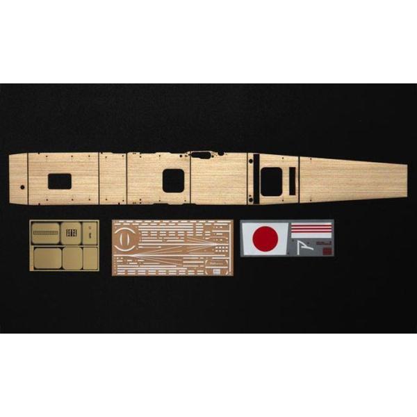 木製の甲板シート（のり付き）、転写シート（白線・ 着艦標識・ 「ア」表記・ 日の丸）、エッチング（制動索基部・ エレベーター）部品をセット。