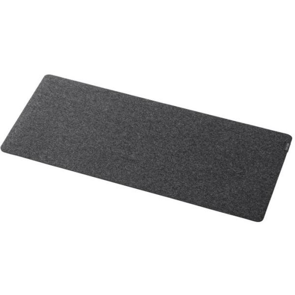 　■背面は滑り止め素材で机の上で滑りにくく快適に使用できます。　■マウスパッドの延長としても使用できます。　■簡単に巻けるので持ち運びや収納に便利です。　■600×300mm。  【仕様】 ●カラー:ブラック。 ●材質:フェルト、天然ゴム。...