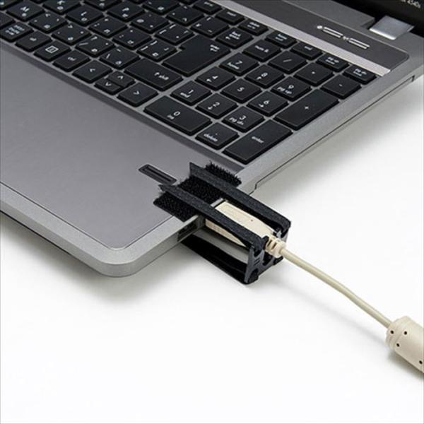 USBプラグが誤って抜けることを防止します。USBホールドロック（R）は、プラグを押さえるマジックフッカー（樹脂）と機器側へ取り付ける、固定するための粘着付き面ファスナーの組み合わせで構成されています。機器が湾曲していても取り付けできます。...
