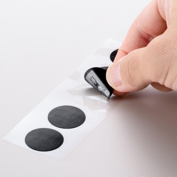 自由に読み書きできるNFCタグシールです。専用アプリでタスクを書き込めば、自分だけのオリジナルNFCタグが作成できます。Wi-FiやBluetoothのON/OFF、カレンダーや天気・お料理・ナビなどのアプリもNFC用アプリでタスクを書き込...